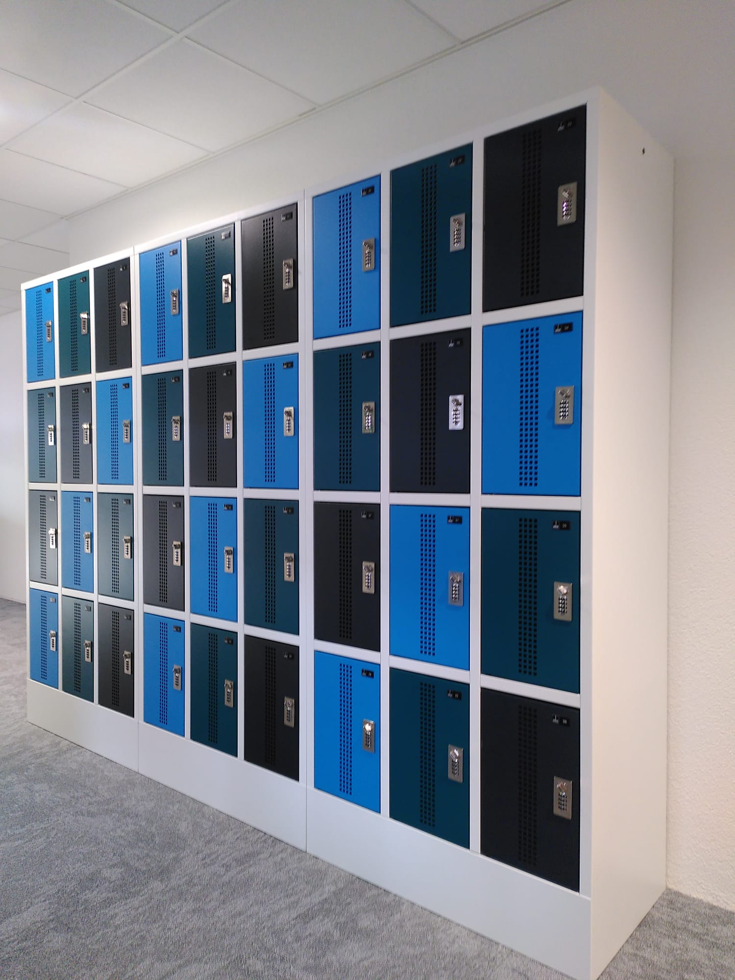 STALGO UNIMA AG - Metallschränke, Garderobenschränke